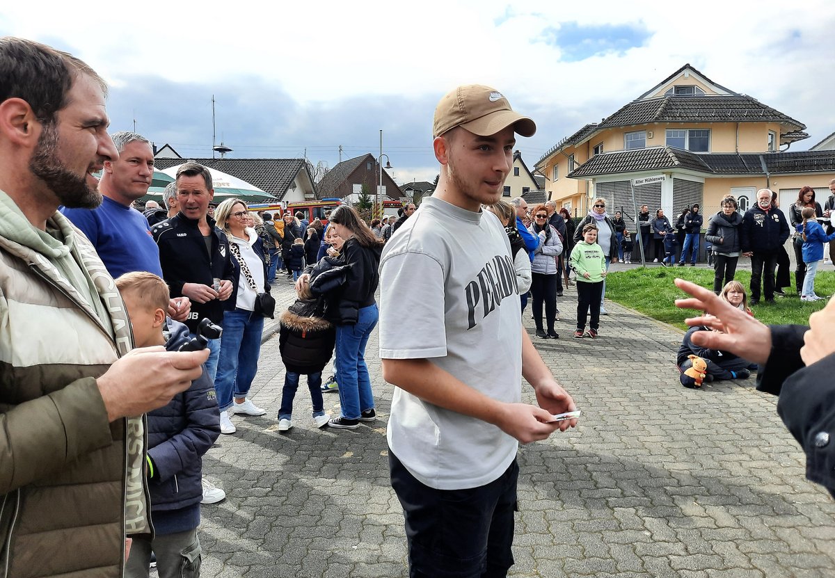 Teilnehmerrekord beim 35. Ostereier-Weitwurf-Wettbewerb in Horhausen ...